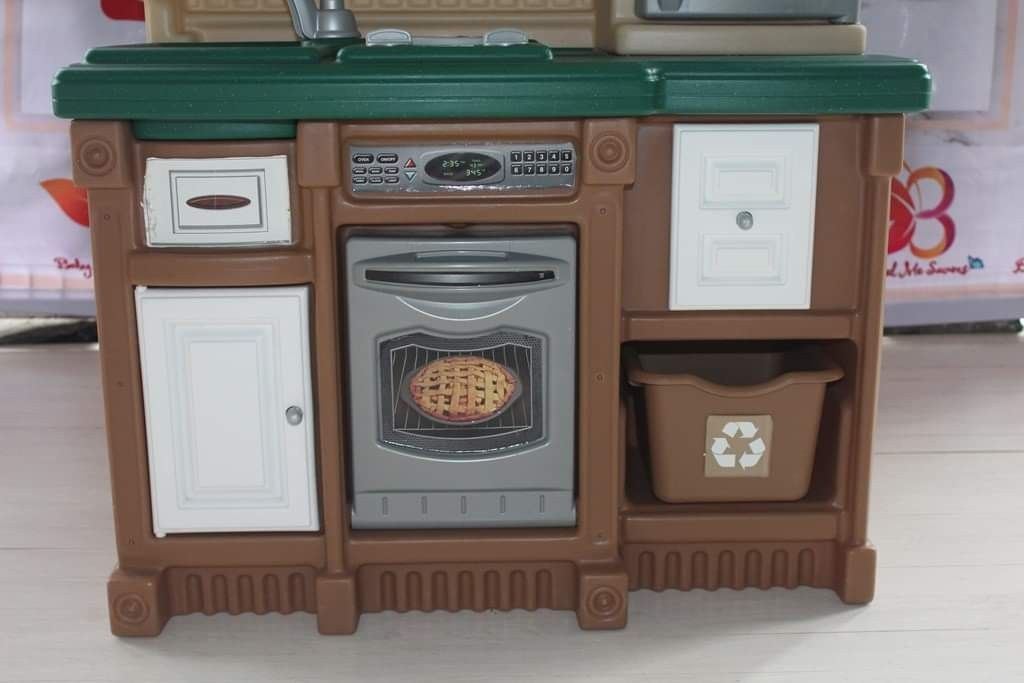Step 2 Play Kitchen Like little tikes color beige brown green, Hobbies ...