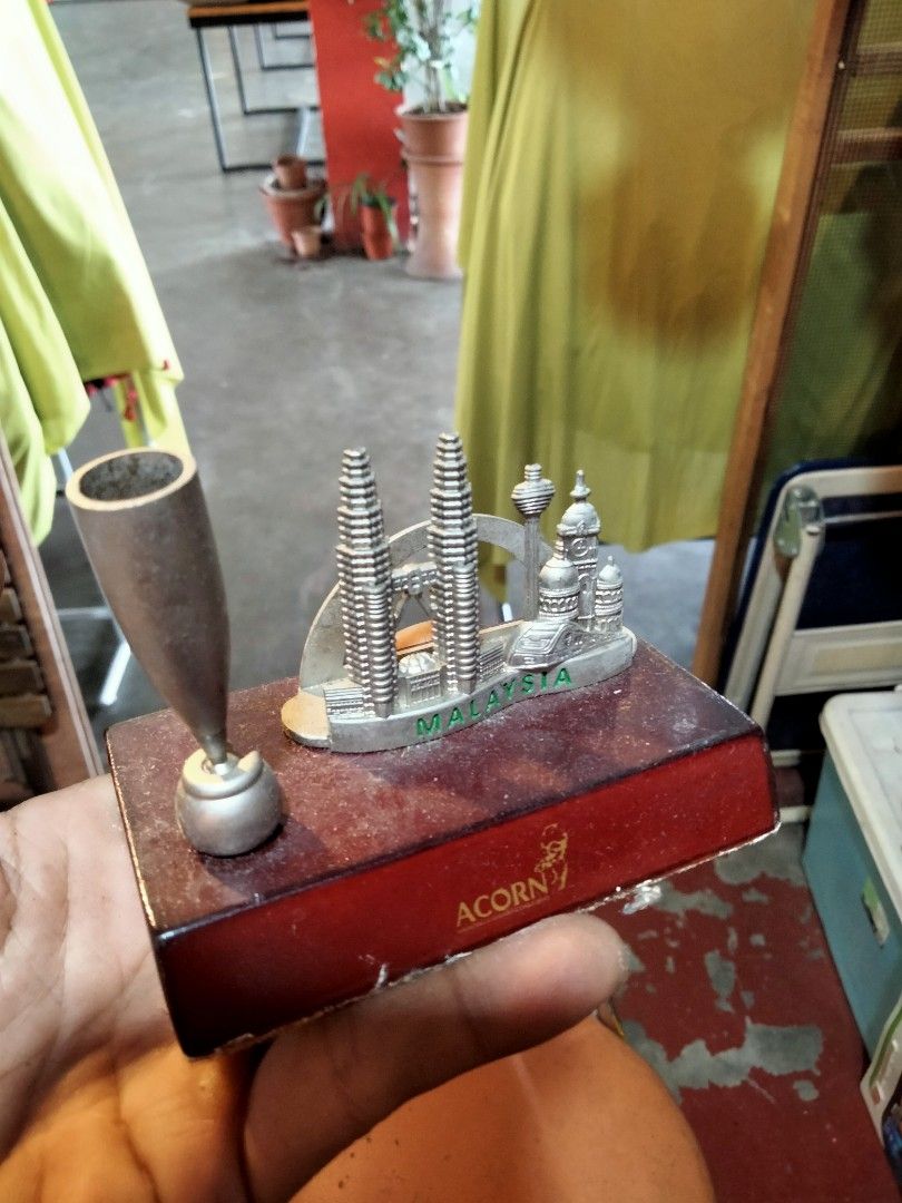 Tempat letak pen, Hobbies & Toys, Collectibles & Memorabilia, Vintage ...