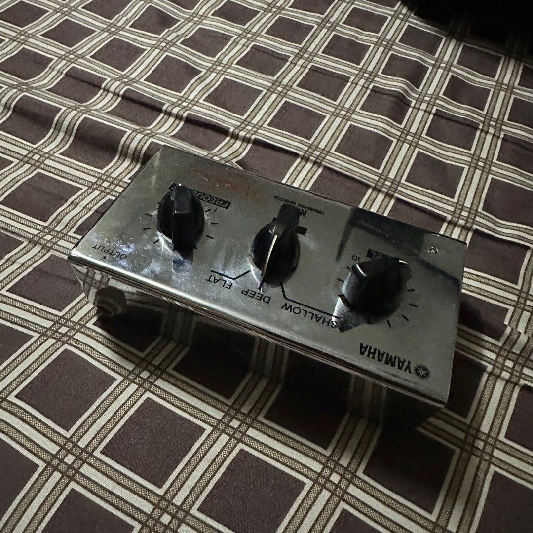 Yamaha NE-1 Nathan East Signature Parametric Equalizer Pedal, Hobbies & Toys, Music & Media ...