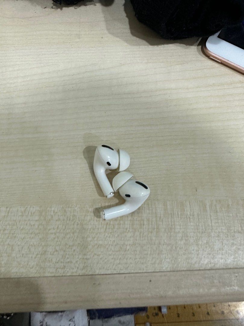 Airpod Pro 1 left and right side without case, Audio, Earphones on ...