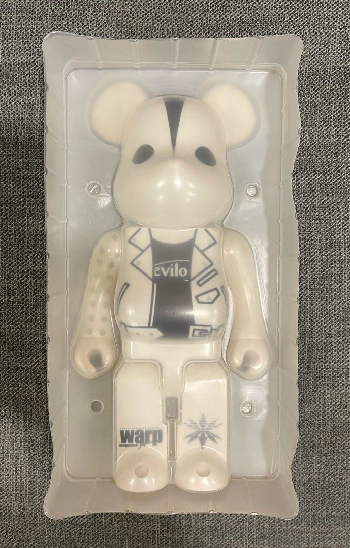 BE@RBRICK Devilock White WARP Magazine Japan 400%, Hobbies & Toys, Toys & Games on Carousell