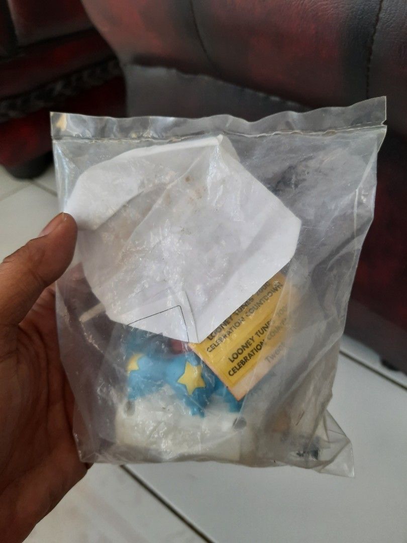 Chaki kids kfc toys tweety (looney tunes 2000 celebration countdown ...