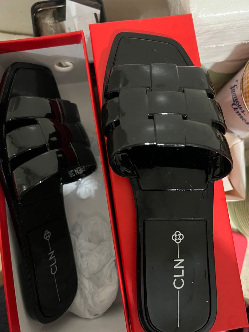 Cln pien, Women's Fashion, Footwear, Flats & Sandals on Carousell