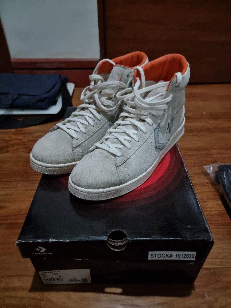 Converse x Bugs Bunny Pro Leather US11 steal, Men's Fashion, Footwear ...