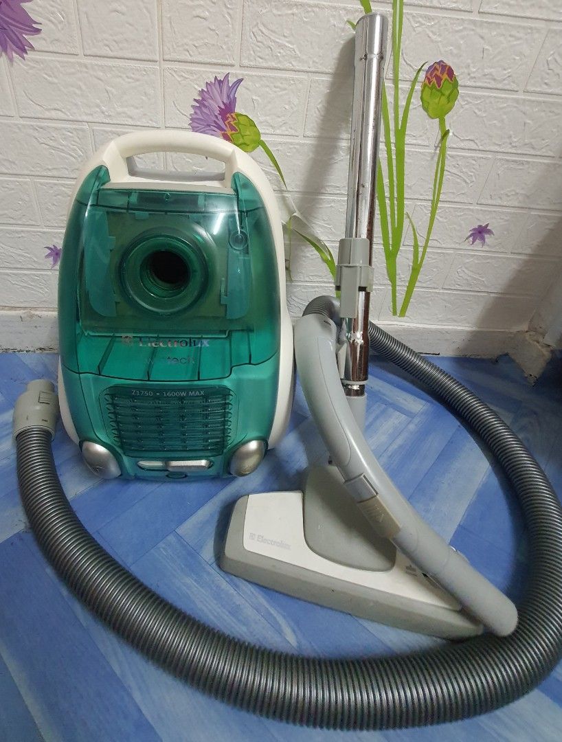 Electrolux twin tech vacuum cleaner, TV & Home Appliances, Vacuum ...