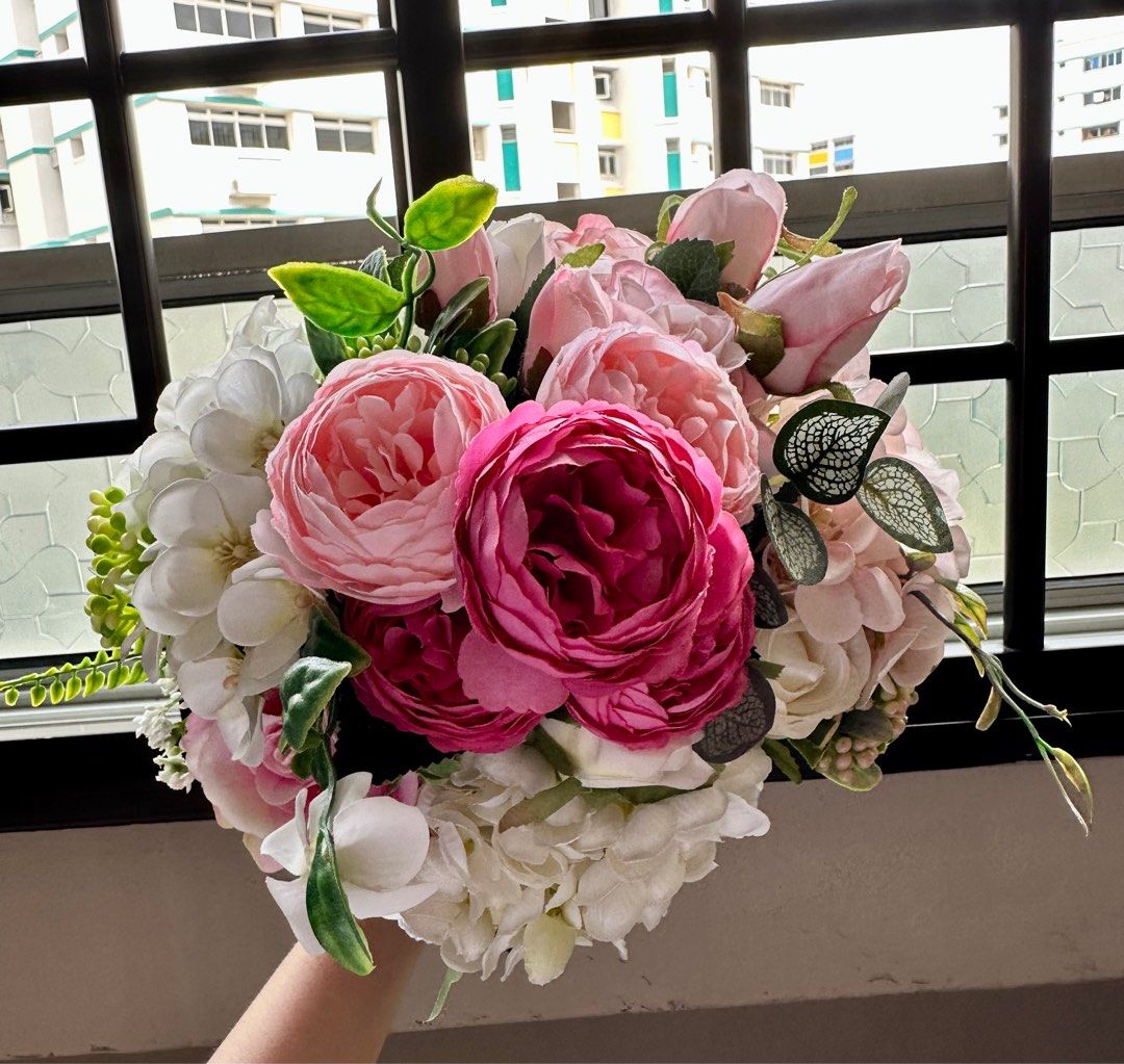 Flower Bouquet for ROM / Prewedding Photoshoot (PWS), Hobbies & Toys ...