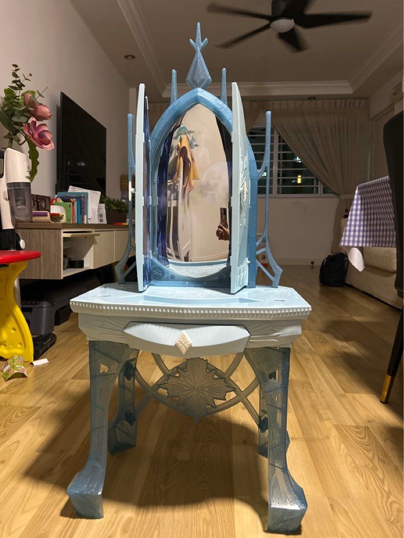 Frozen Vanity Table, Hobbies & Toys, Toys & Games on Carousell