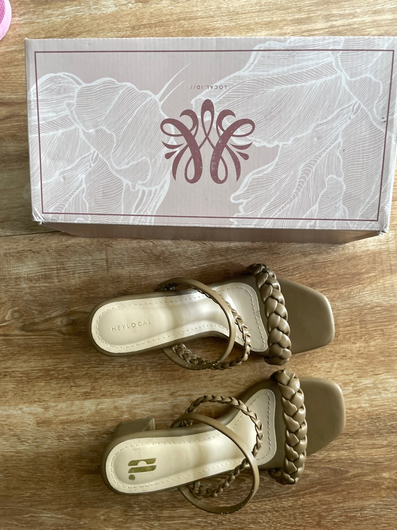 #Imlek2023 Heels coklat, Fesyen Wanita, Sepatu di Carousell