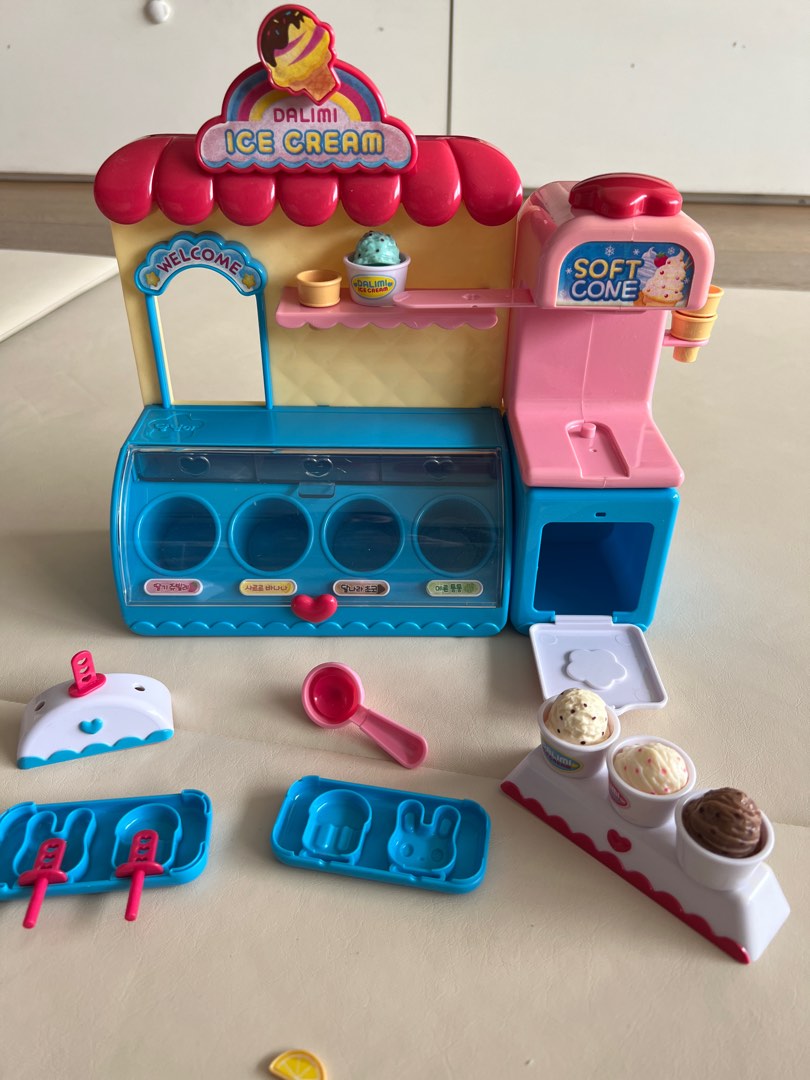 Ice scream shop for use with clay ( like play dough), 興趣及遊戲, 玩具 & 遊戲類 ...