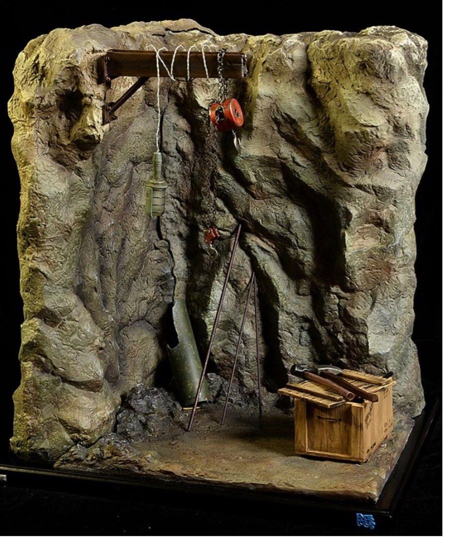 IHNS Toys 1/6 The Cave Diorama with clothing set for Iron Man and Tony ...