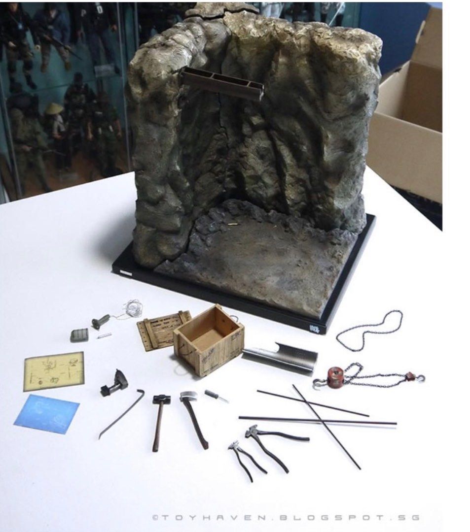 IHNS Toys 1/6 The Cave Diorama with clothing set for Iron Man and Tony ...