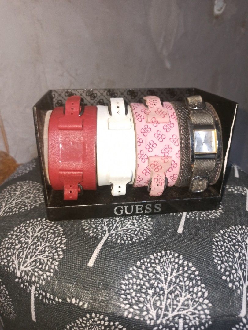 Jam tangan Guess 4 strep Original, Fesyen Wanita, Jam Tangan di Carousell