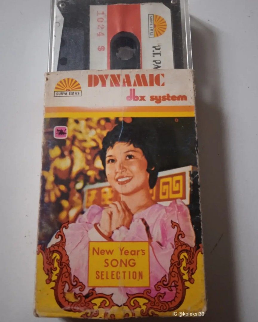 Kaset new year Mandarin jadul thn 1977, Musik & Media, CD, DVD & Lainnya di Carousell