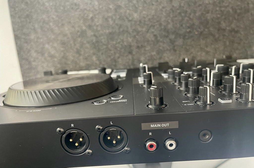 Native Instruments Traktor Kontrol S3 4-channel DJ Controller, Audio ...