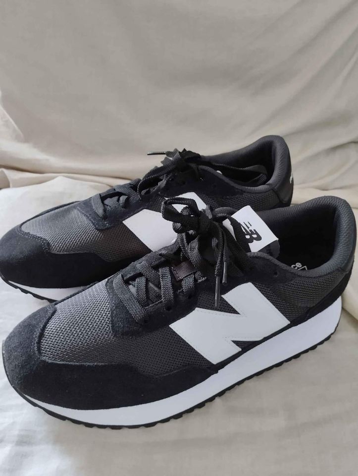 NEW BALANCE 237, Men's Fashion, Footwear, Sneakers on Carousell