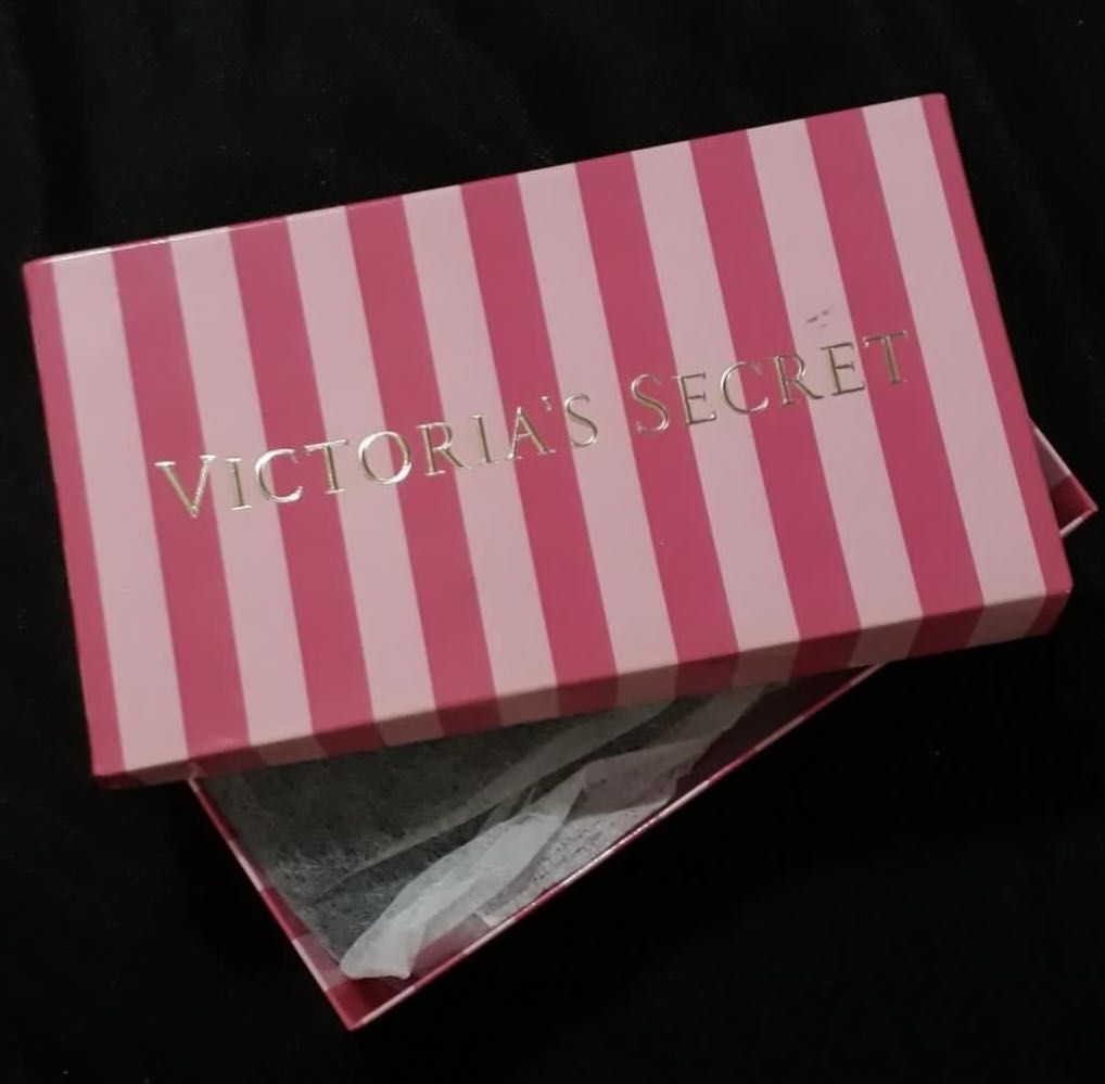 ORIGINAL Victoria's Secret long black wallet with box, Women's Fashion ...