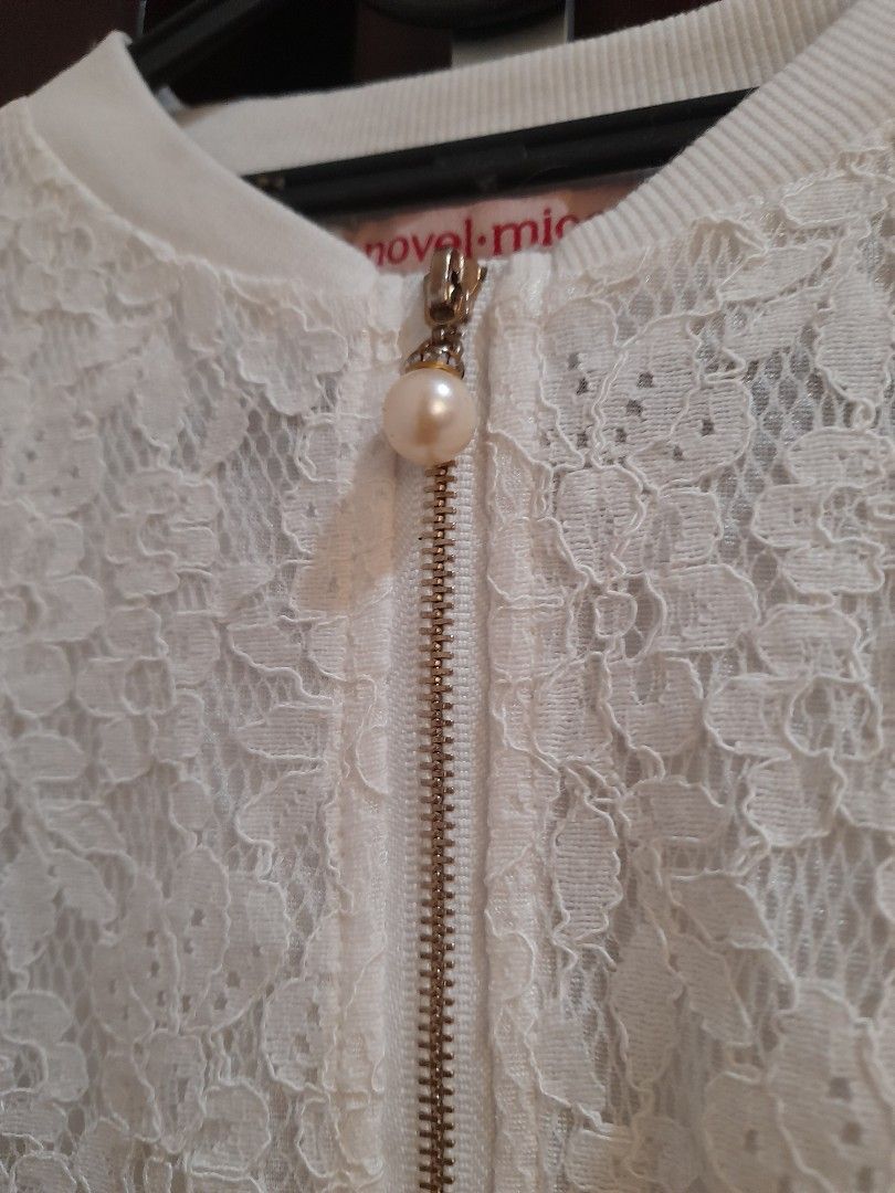 Outer Brokat putih, Fesyen Wanita, Pakaian Wanita, Baju Luaran di Carousell