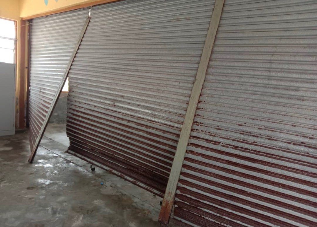Pintu roller shutter aluminuim, Furniture & Home Living, Security ...