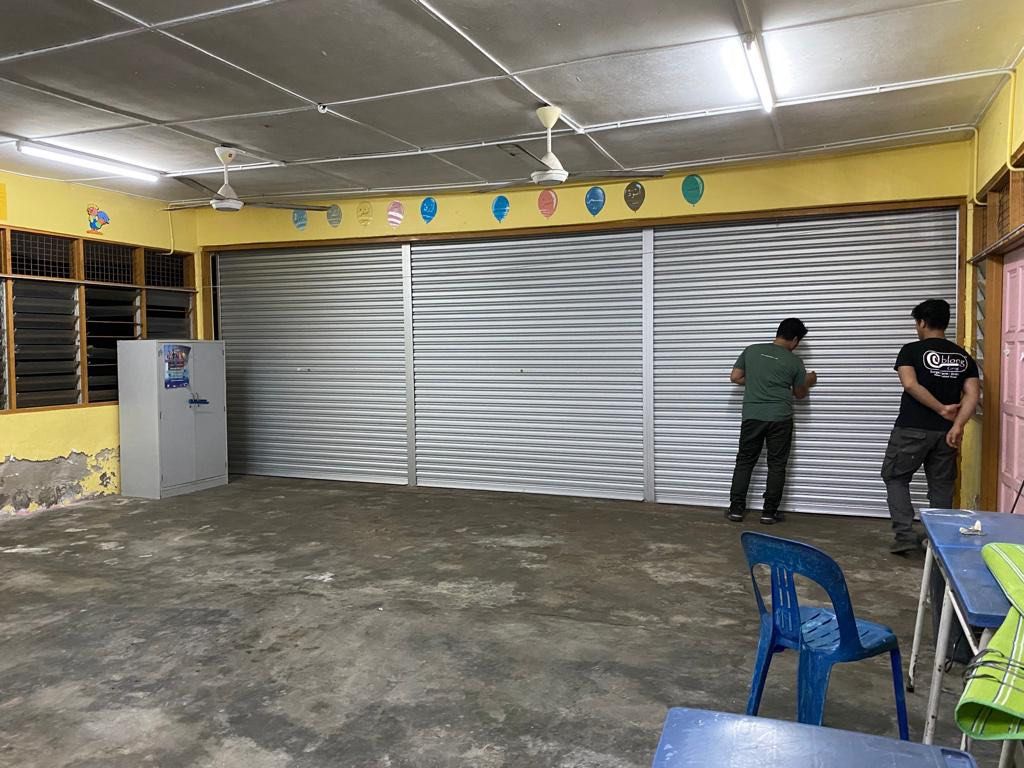 Pintu roller shutter aluminuim, Furniture & Home Living, Security ...