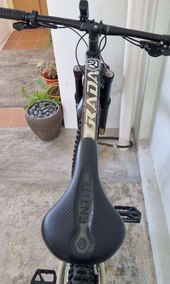 Polygon Xtrada 6 2021 M (29er) hardtail, Sports Equipment, Bicycles & Parts, Bicycles on Carousell
