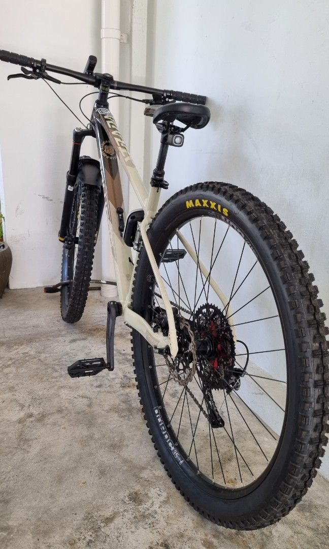 Polygon Xtrada 6 2021 M (29er) hardtail, Sports Equipment, Bicycles & Parts, Bicycles on Carousell