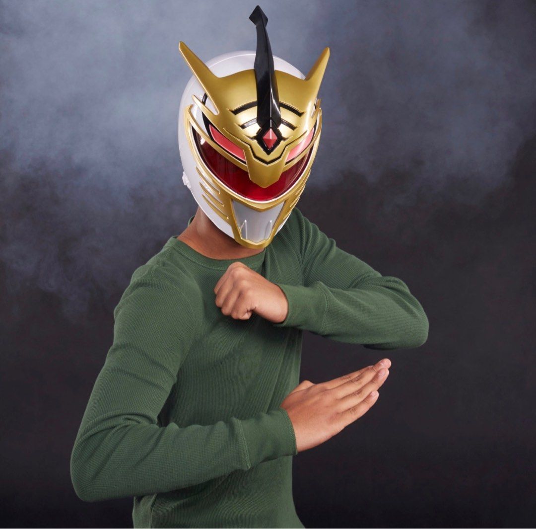 Power Rangers Lightning Collection Premium Replica Helmet with Display ...