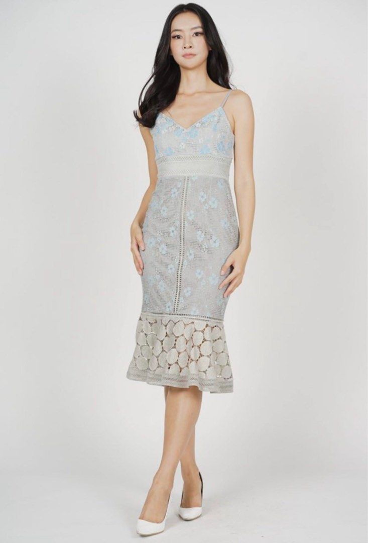 (S) BNWT MDS, Bellari lace dress in grey blue floral, Women's Fashion, Dresses & Sets, Dresses ...