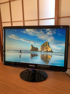 Samsung 23" widescreen LCD monitor B2330H, Everything Else on Carousell