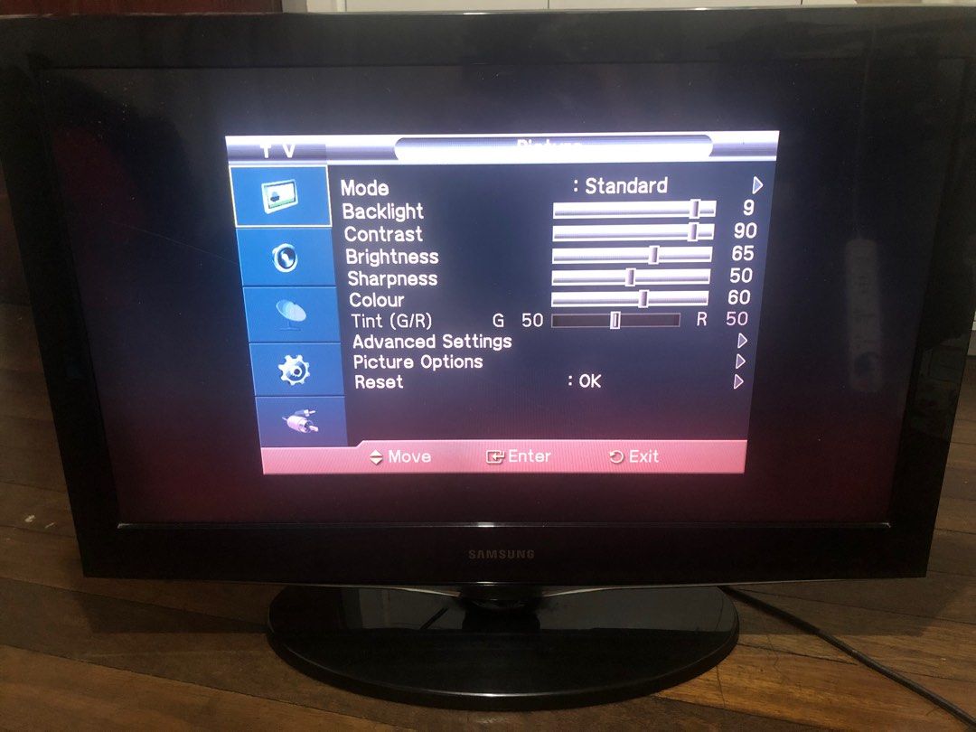 Samsung LCD TV, TV & Home Appliances, TV & Entertainment, TV on Carousell