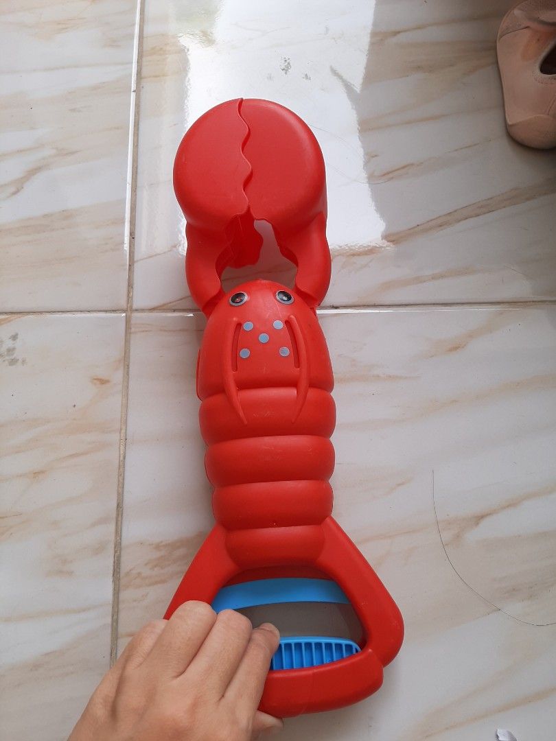 Sand gripper lobster, Toys & Collectibles, Mainan di Carousell