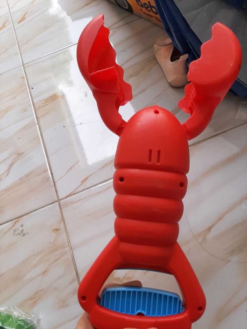 Sand gripper lobster, Toys & Collectibles, Mainan di Carousell