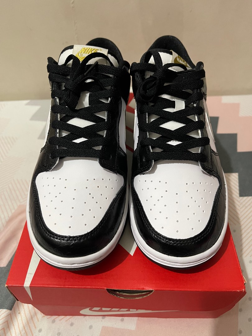Sb Dunk low World Champions, Men's Fashion, Footwear, Sneakers on Carousell