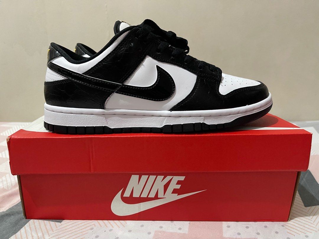 Sb Dunk low World Champions, Men's Fashion, Footwear, Sneakers on Carousell
