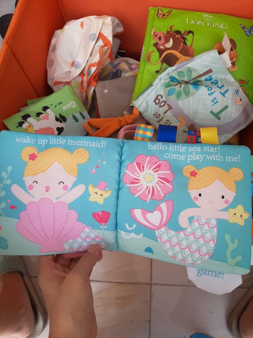Softbook little mermaid, Bayi & Anak, Mainan & Baby Walker di Carousell