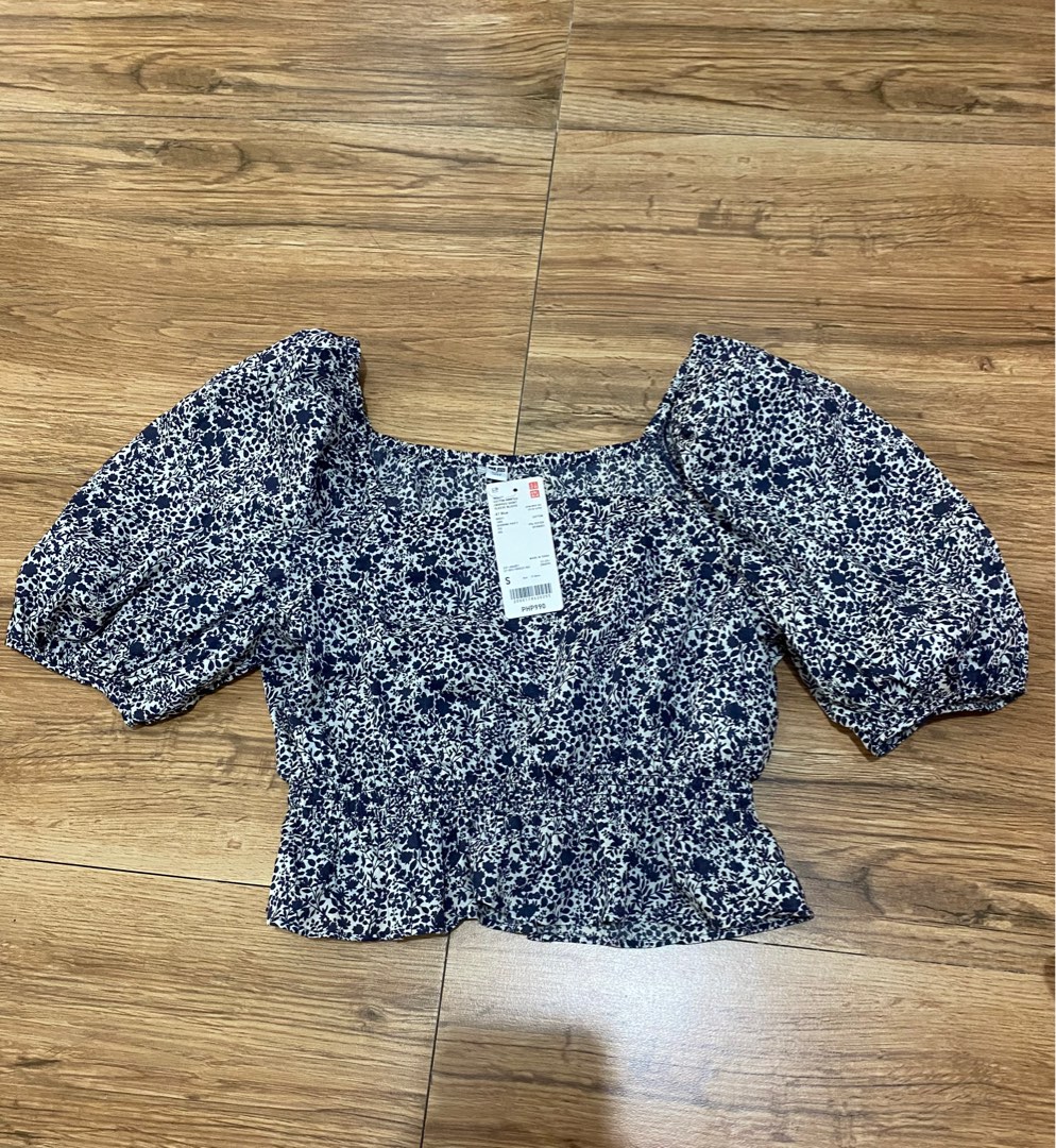 SALE!!! Uniqlo Puff Sleeve, Women's Fashion, Tops, Blouses on Carousell
