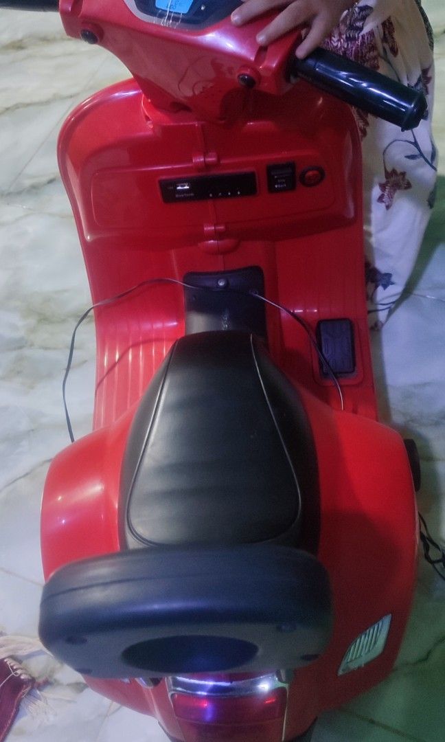 Vespa Merah, Motorbikes on Carousell