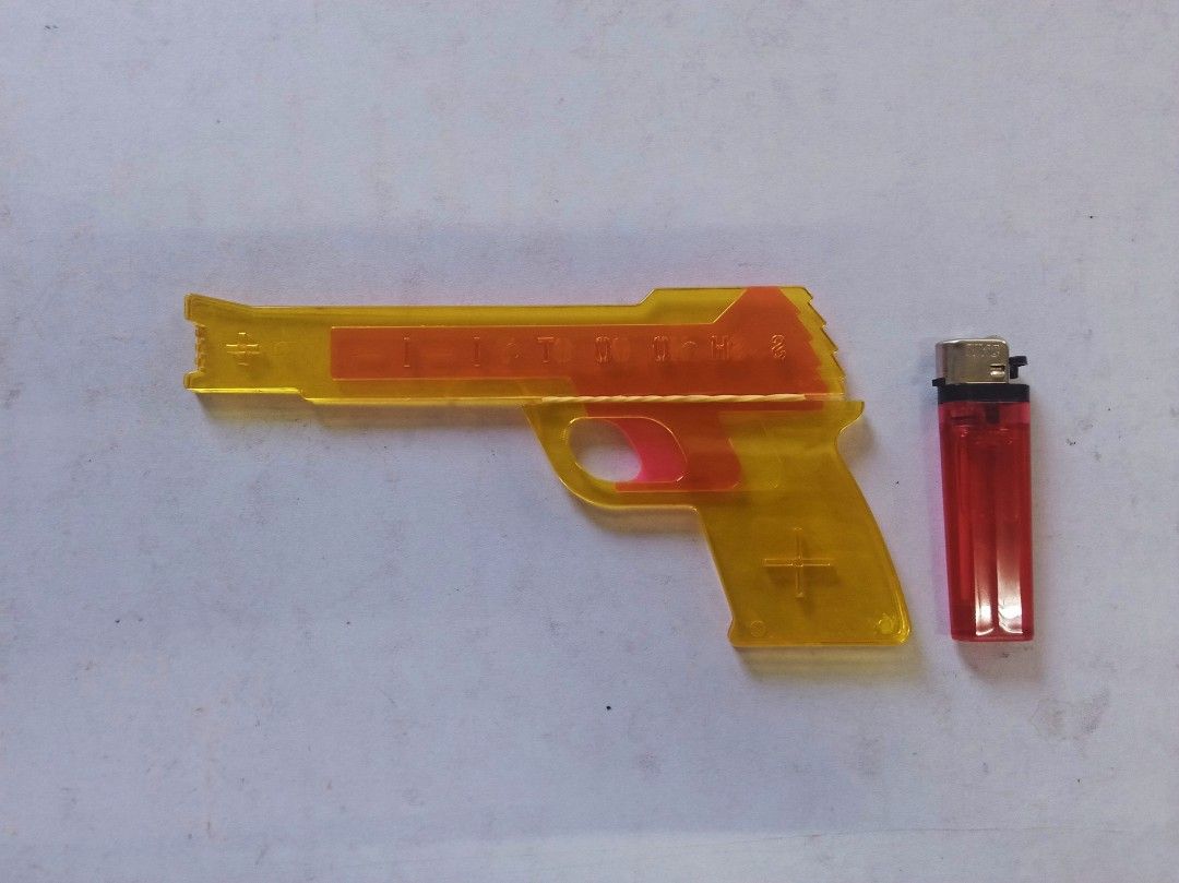 Vintage 80's/90's Plastic Rubber Band Pistol (Yellow), Pistol Mainan ...