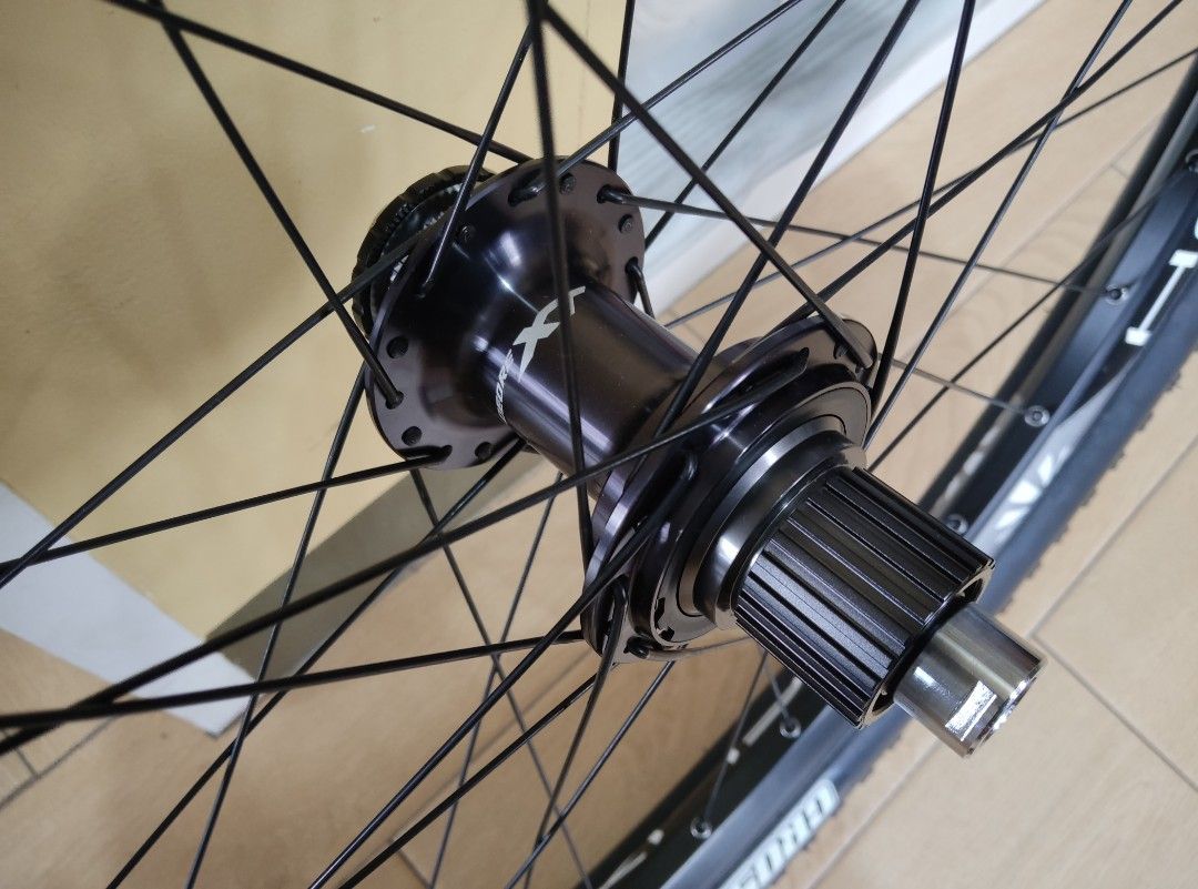 Bike Wheelset 27.5 shimano xt hubs. Sun ringle helix rims. Pillar ...