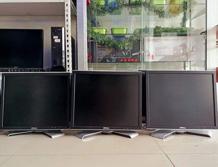 17 inch monitor 2nd hand, Computers & Tech, Parts & Accessories ...