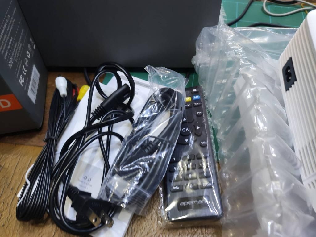 Apeman LC350 Mini Projector 4500L Brigthness 1080 and 180 Display with ...