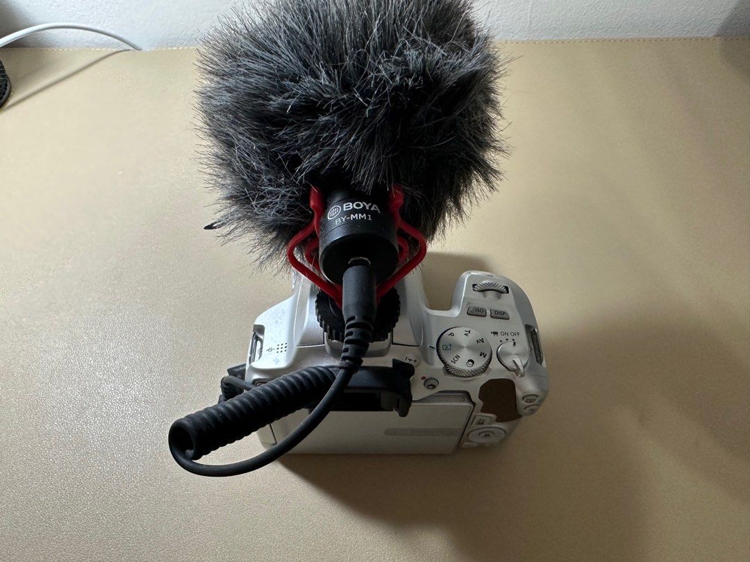 Canon EOS 200d-ii vintage silver limited edition (with BOYA mic ...