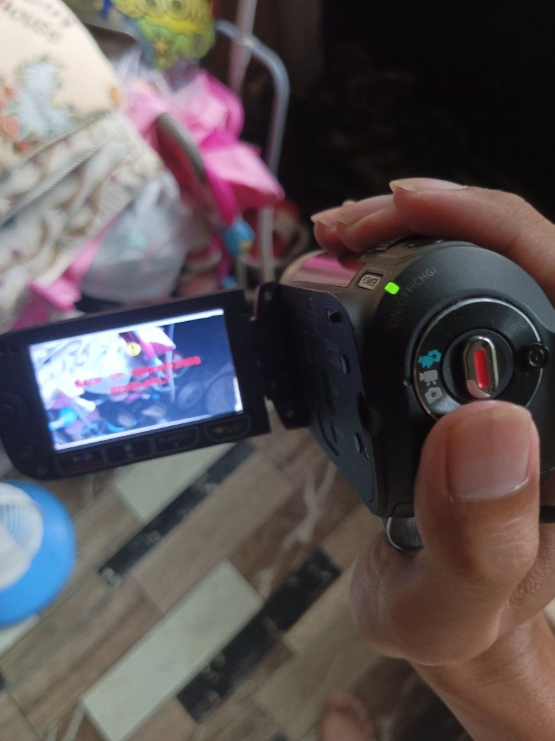 Canon FS300 digital camcorder, Photography, Video Cameras on Carousell