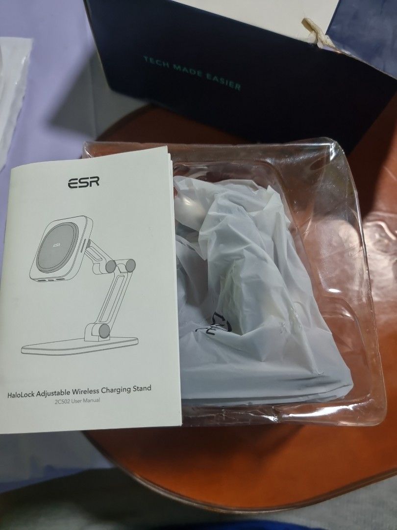 ESR HaloLock Adjustable Wireless Charging Stand MagSafe. IPhone, Mobile ...