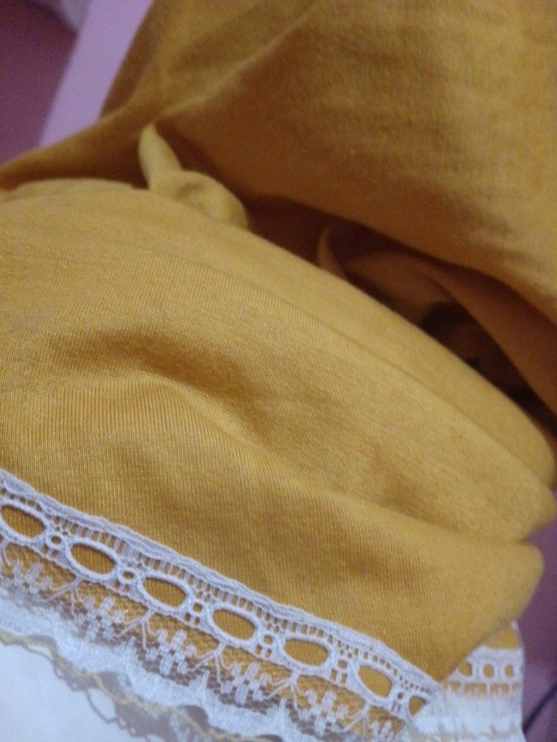 Hijab kunyit renda, Fesyen Wanita, Muslim Fashion, Syal di Carousell