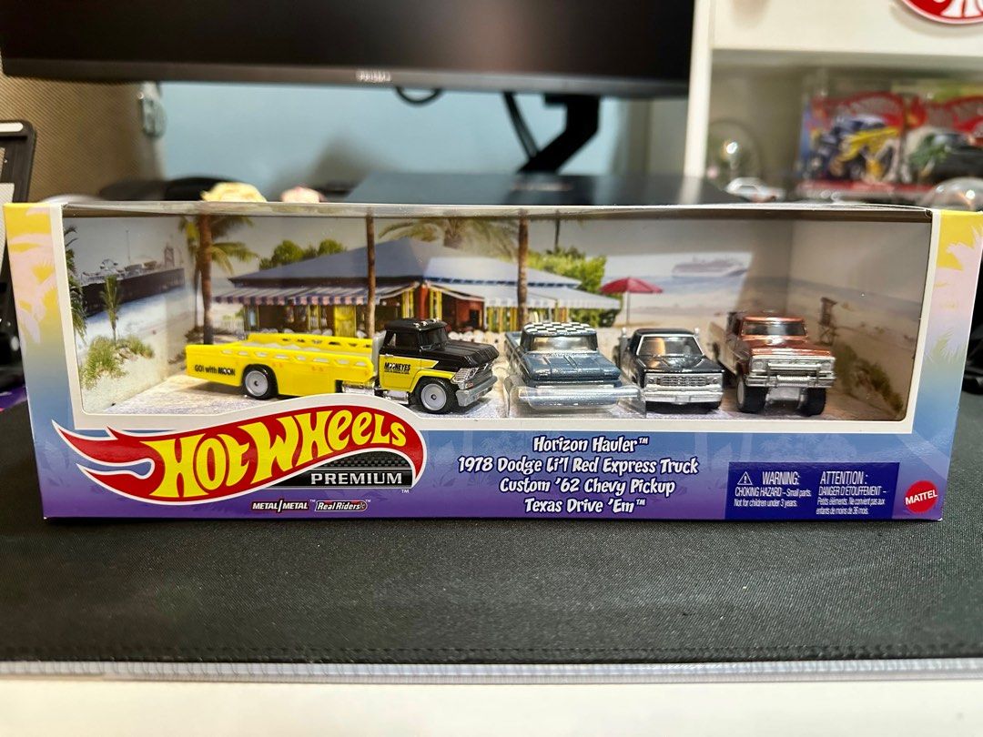 Hot Wheels Premium Collector Box Set: Classic Pickups, Hobbies & Toys ...