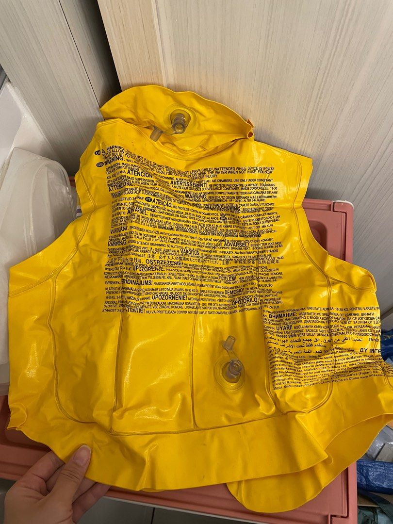 Intex Pool School Deluxe Swim Vest, 運動產品, 運動與體育, 運動與體育 - 水上活動 - Carousell