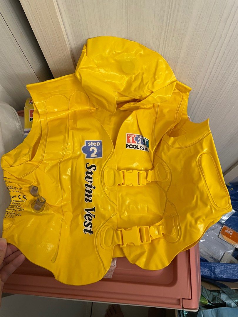 Intex Pool School Deluxe Swim Vest, 運動產品, 運動與體育, 運動與體育 - 水上活動 - Carousell