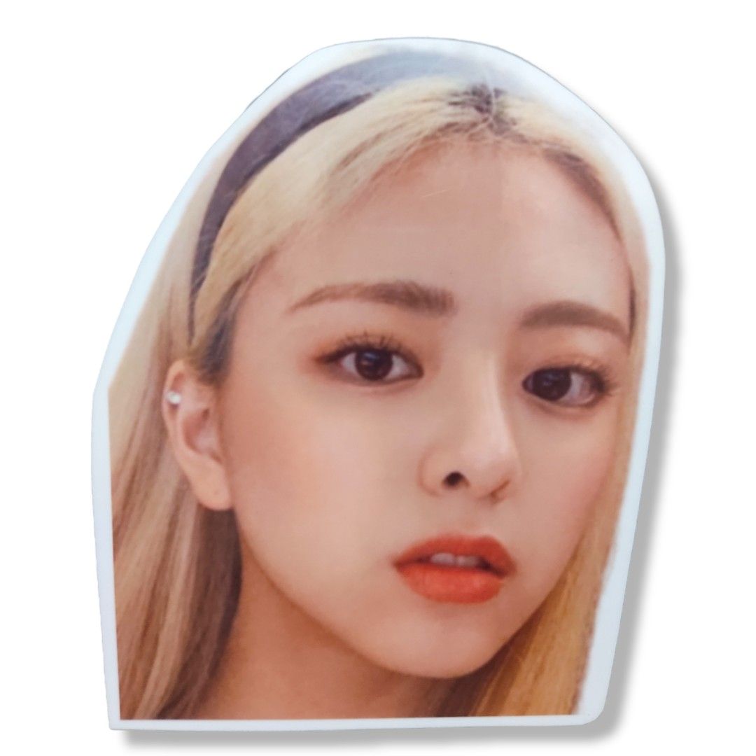 ITZY Bubble head [Unofficial], Hobbies & Toys, Memorabilia ...