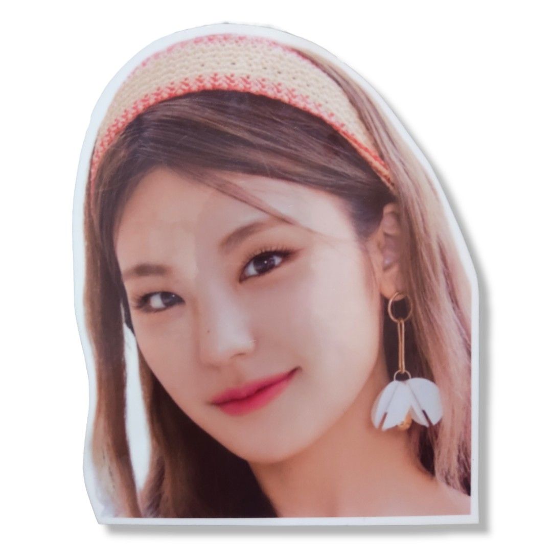 ITZY Bubble head [Unofficial], Hobbies & Toys, Memorabilia ...