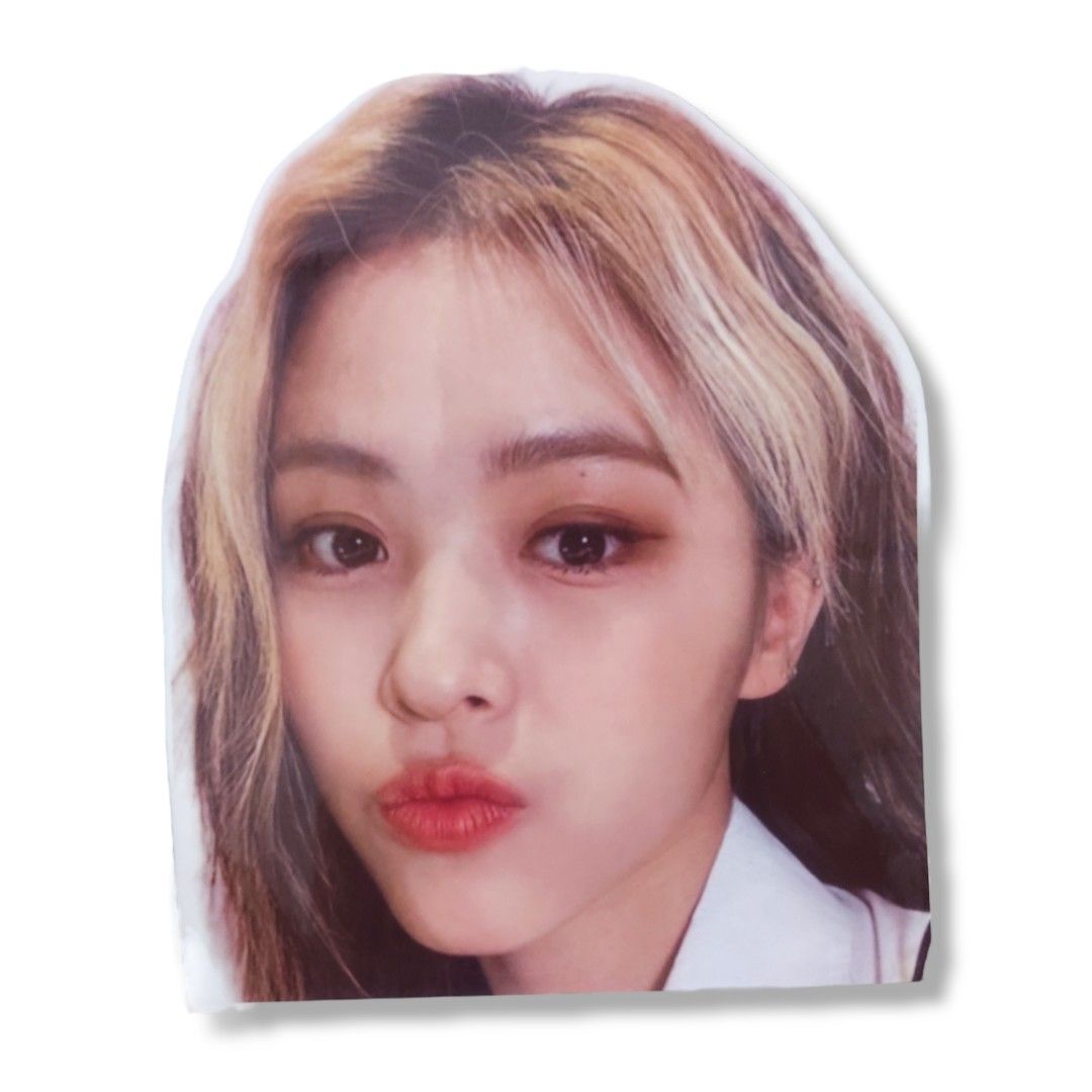 ITZY Bubble head [Unofficial], Hobbies & Toys, Memorabilia ...